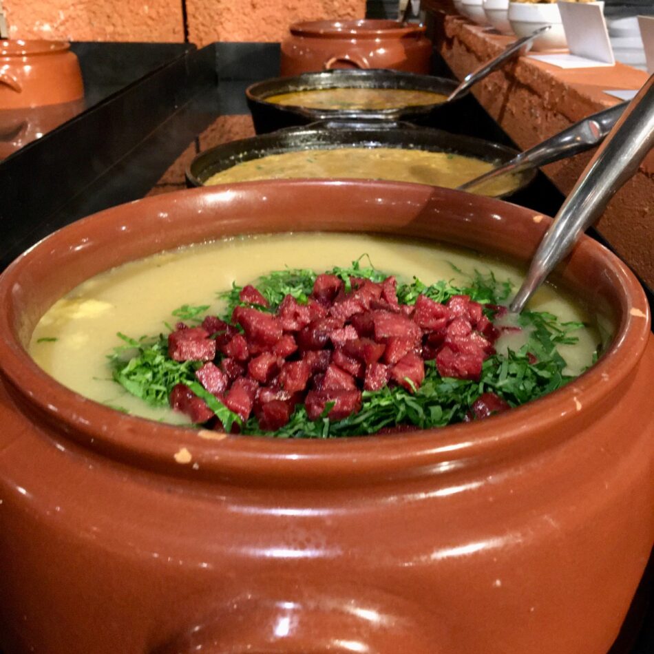 Comida de roça é a especialidade do Hotel Fazenda Vilarejo!